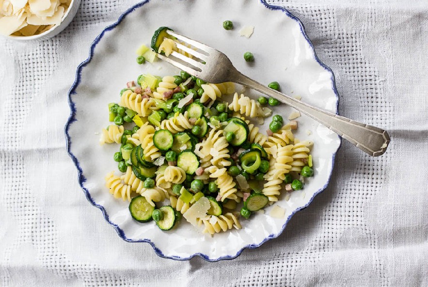 Fusilli primavera con zucchine e piselli - Manjoo