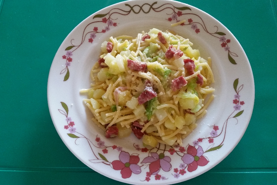 Spaghetti e verza rustici - Manjoo