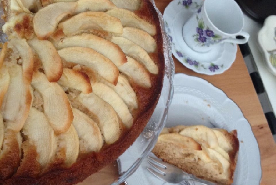 Apple cake - Manjoo