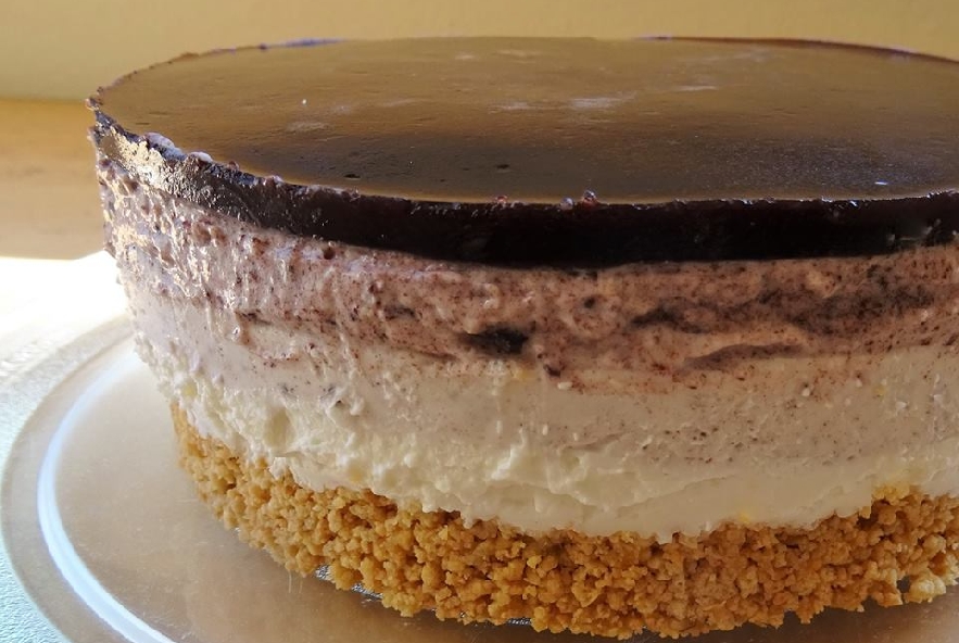 Cheesecake colorata - Manjoo